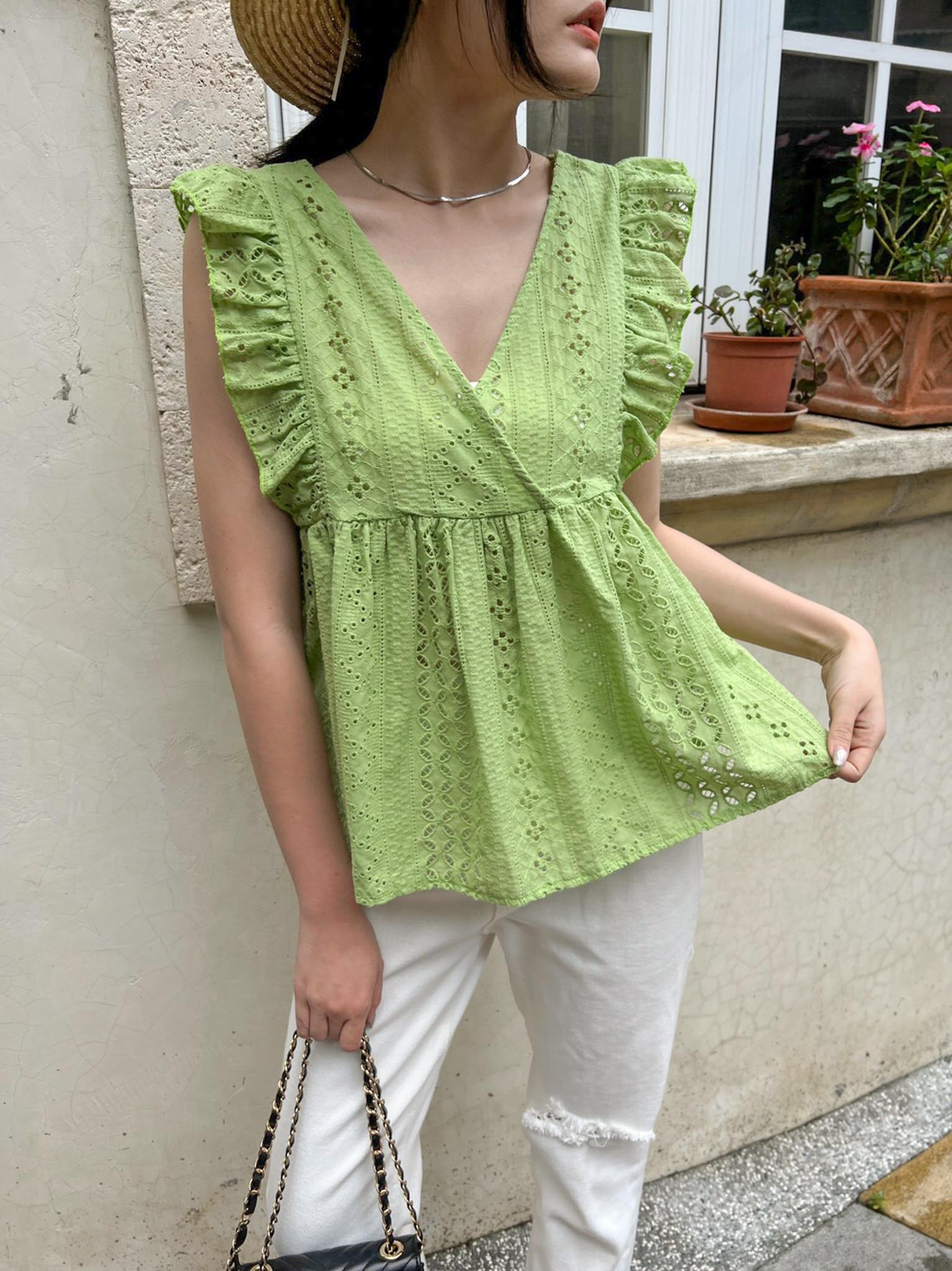 V領緹花刺繡上衣 | La Magic